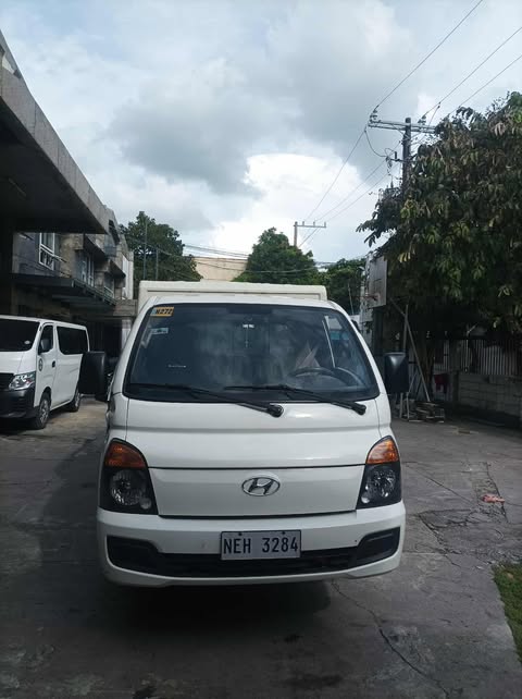 HYUNDAI H100 2.5 CRDI GL 6MT SHUTTLE BODY WITH DUAL AC - Dryve PH