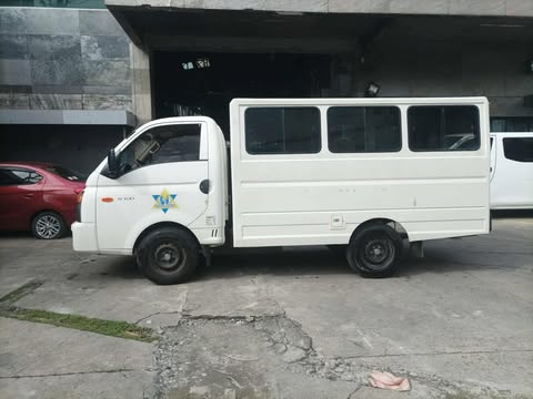 HYUNDAI H100 2.5 CRDI GL 6MT SHUTTLE BODY WITH DUAL AC - Dryve PH