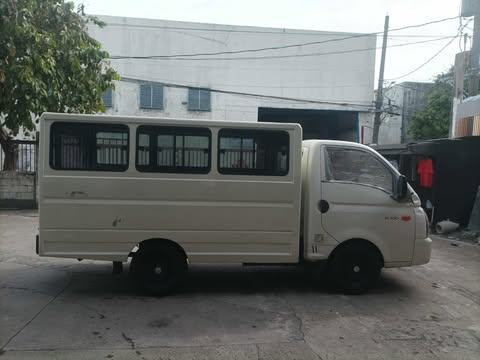 HYUNDAI H100 2.5 CRDI GL 6MT SHUTTLE BODY WITH DUAL AC - Dryve PH