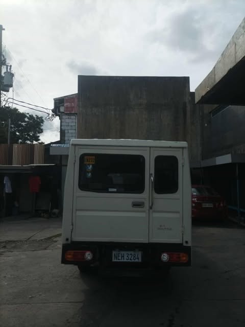 HYUNDAI H100 2.5 CRDI GL 6MT SHUTTLE BODY WITH DUAL AC - Dryve PH