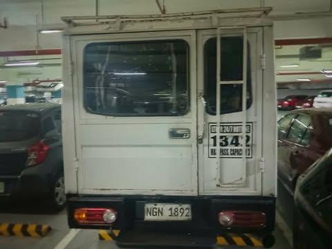 HYUNDAI H100 2.5 CRDI GL(W/DUAL AC) 6MT W/SHUTTLE VAN - Dryve PH