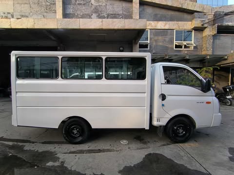 HYUNDAI H100 SHUTTLE 2.5 CRDI GL WITH DUAL AIRCON MT - Dryve PH